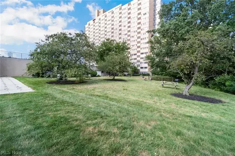 12520 Edgewater Dr #407, Lakewood, OH 44107 | 40 Photos - Movoto