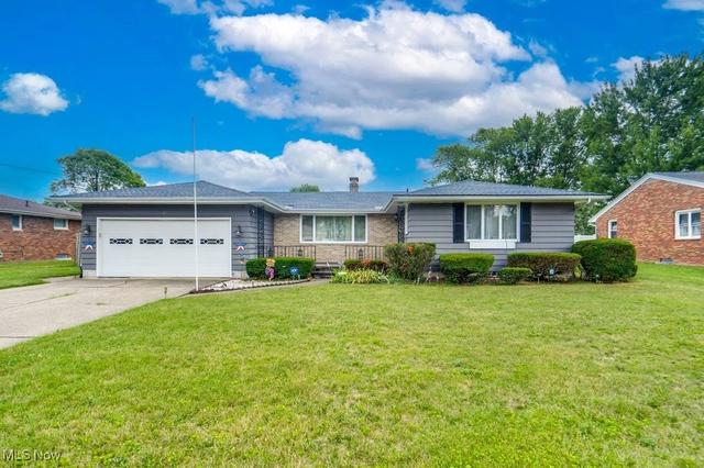 3827 Valleyview Dr, Lorain, OH 44053 | 18 Photos - Movoto