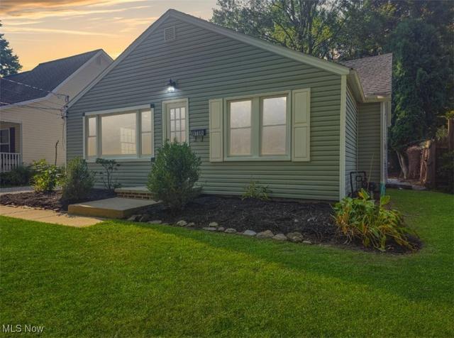 8718 Rosebud Dr, Mentor, OH 44060 | 24 Photos - Movoto