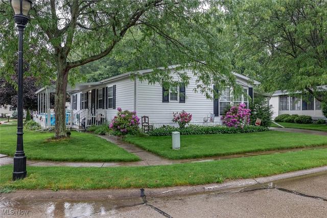 61 Periwinkle Dr, Olmsted Twp, OH 44138 | MLS# 5124967 | 28 Photos - Movoto