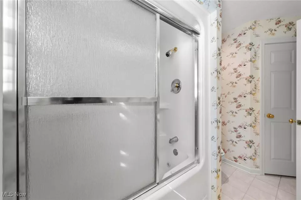 2107 Pearce Cir, Salem, OH 44460 | MLS# 5156032 | 44 Photos - Movoto