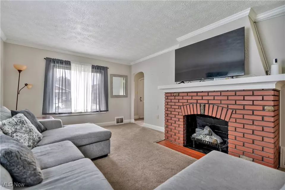2364 Shunk Ave, Alliance, OH 44601 | MLS# 5168109 | 30 Photos - Movoto