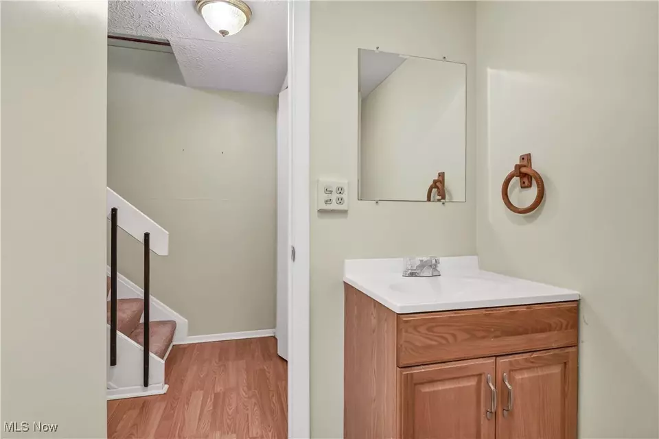 5544 Beach Ct, Parma, OH 44134 | MLS# 5171578 | 31 Photos - Movoto