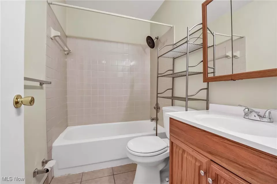 5544 Beach Ct, Parma, OH 44134 | MLS# 5171578 | 31 Photos - Movoto