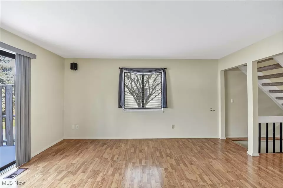 5544 Beach Ct, Parma, OH 44134 | MLS# 5171578 | 31 Photos - Movoto