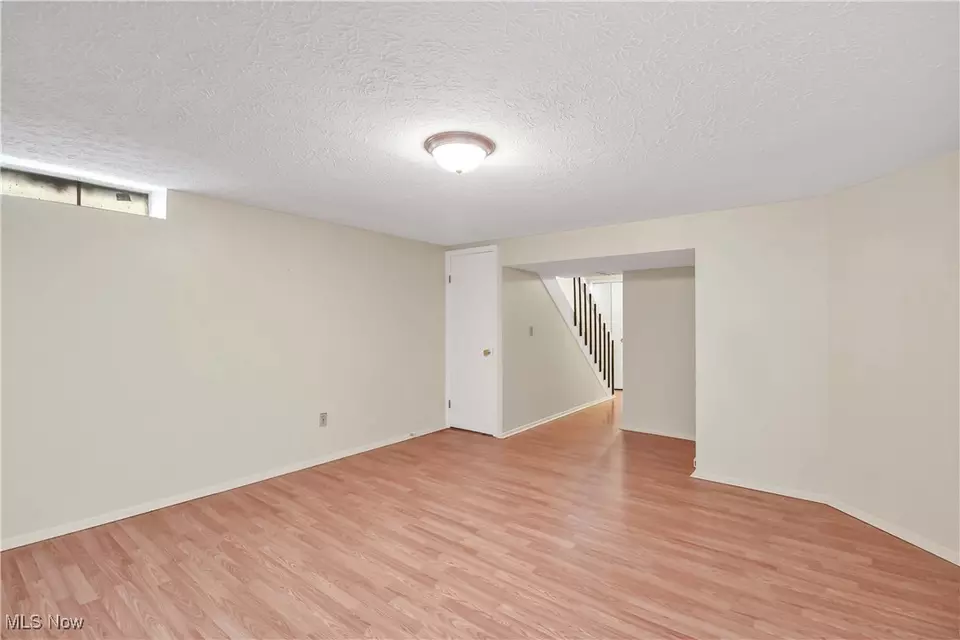 5544 Beach Ct, Parma, OH 44134 | MLS# 5171578 | 31 Photos - Movoto