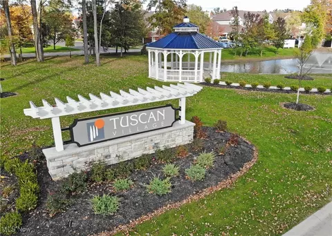 32080 Tuscan Ln #M-2, Avon Lake, OH 44012 | MLS# 5171655 | 26 Photos ...