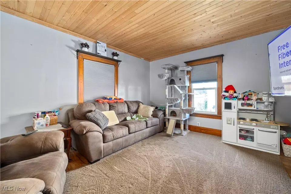 1685 E 36th St, Lorain, OH 44055 | MLS# 5183706 | 44 Photos - Movoto