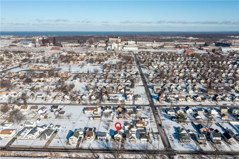 1685 E 36th St, Lorain, OH 44055 | MLS# 5183706 | 44 Photos - Movoto
