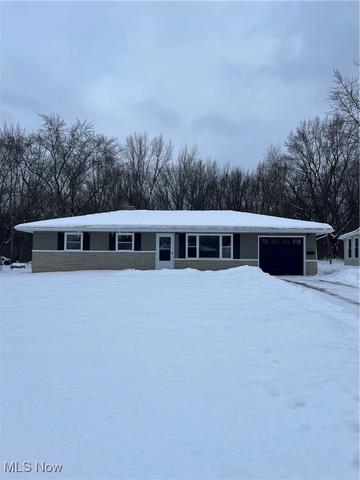 653 Chapel Ln, Campbell, OH 44405 | MLS# 5185067 | 15 Photos - Movoto