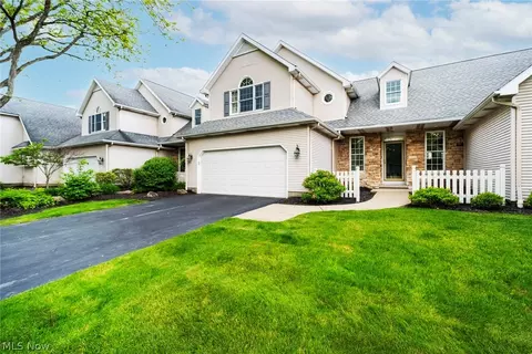 22 Fieldstone, Poland, OH 44514 | MLS# 5209313 | 49 Photos - Movoto