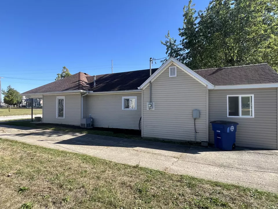 105 Maple St, Saint Marys, OH 45885 | MLS# 1042763 | 14 Photos - Movoto