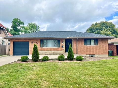 1423 Pinecrest Dr, Dayton, OH 45414 | 17 Photos | MLS #872130 - Movoto