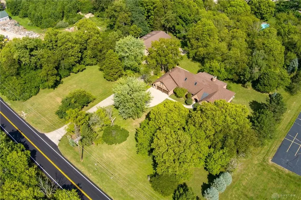 682 Grange Hall Rd, Beavercreek, OH 45430 | 80 Photos - Movoto