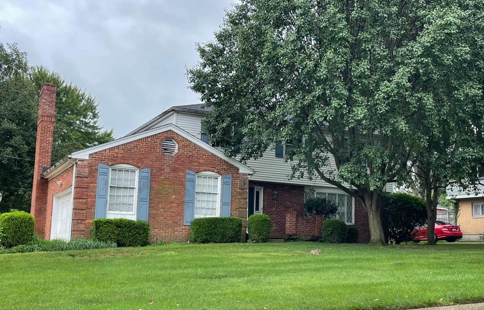 1709 Berwick Ln, Middletown, OH 45042 | 45 Photos | MLS #1752915 - Movoto