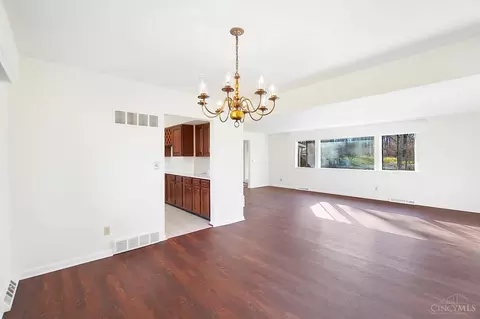 7390 Drake, Cincinnati, OH 45243 | 47 Photos - Movoto