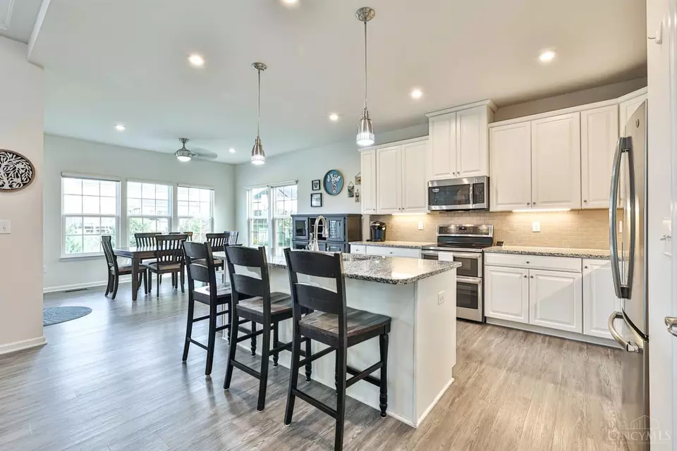 2598 Rosings Park Dr, Mason, OH 45040 | MLS# 1861718 | 58 Photos - Movoto