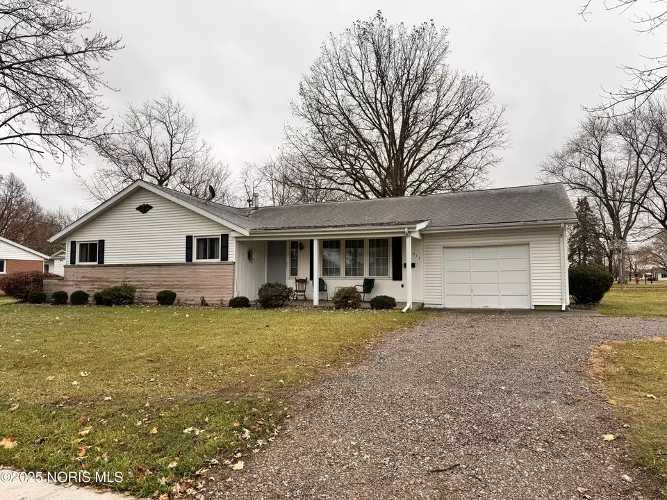 311 W South St, Bryan, OH 43506 | MLS# 10001951 | 19 Photos - Movoto