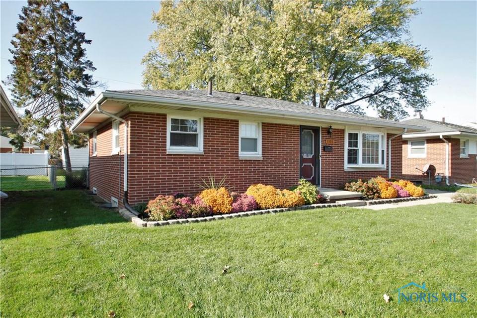1105 Rosedale St, Maumee, OH 43537 | 39 Photos | MLS #6079774 - Movoto