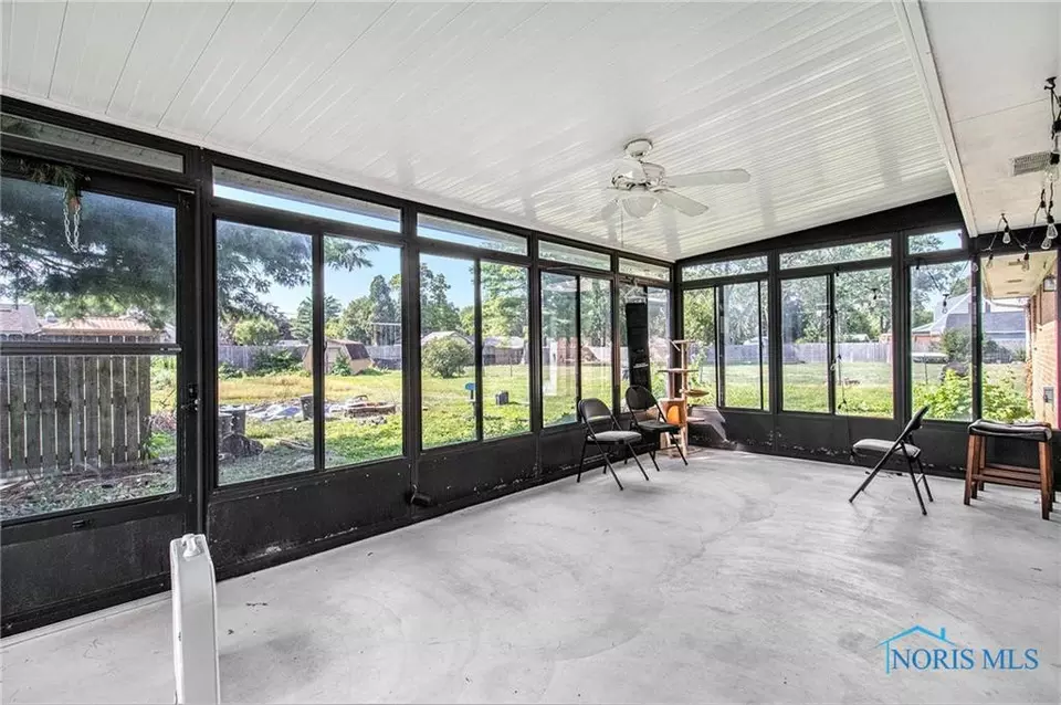 4456 Beck Dr, Maumee, OH 43537 | MLS# 6134942 | 11 Photos - Movoto