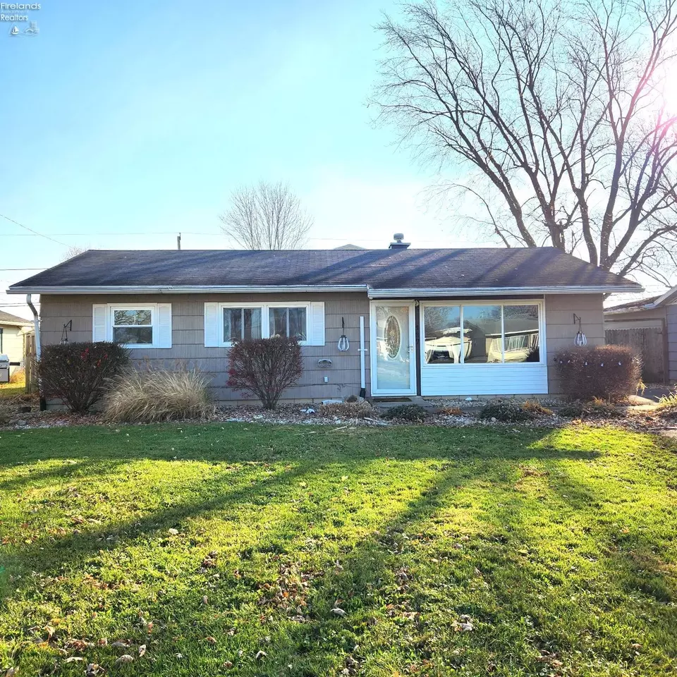 137 Longfellow Dr, Tiffin, OH 44883 | 18 Photos - Movoto