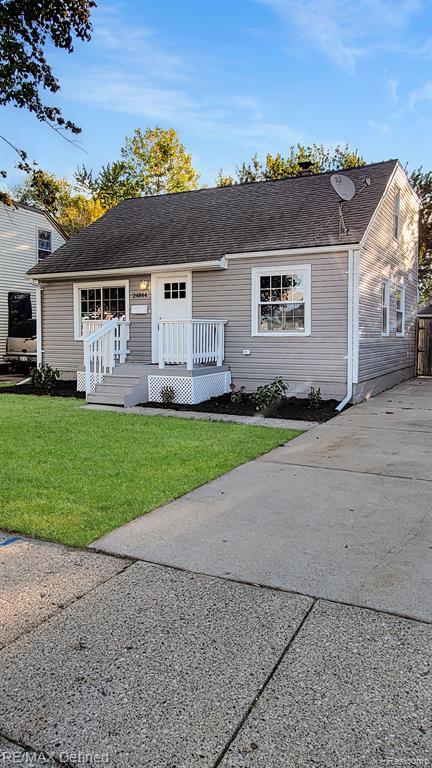 24844 Hayes Ave, Eastpointe, MI 48021 | 24 Photos | MLS #20221043914 ...