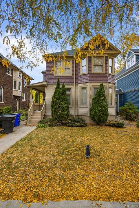 315 Melbourne St, Detroit, MI 48202 | 18 Photos | MLS #20221052663 - Movoto