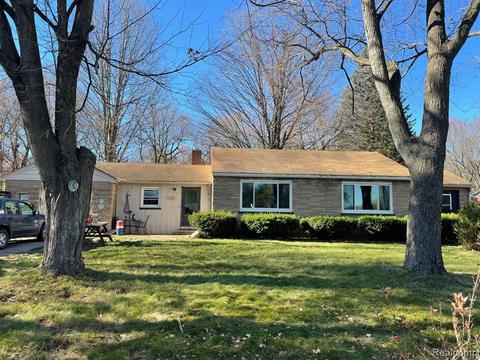7565 Old Pond Dr, Clarkston, MI 48348 | 1 photo | MLS #20221059828 - Movoto