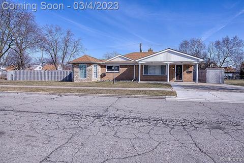 7748 Coleman St, Dearborn, MI 48126 | 39 Photos | MLS #20230014331 - Movoto