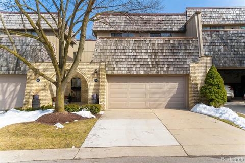 Condo/Townhouse Homes with 1+ Bedrooms for Sale in Rochester Hills MI