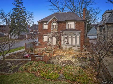 19366 Lucerne Dr, Detroit, MI 48203 | 9 Photos | MLS #20230032449 - Movoto