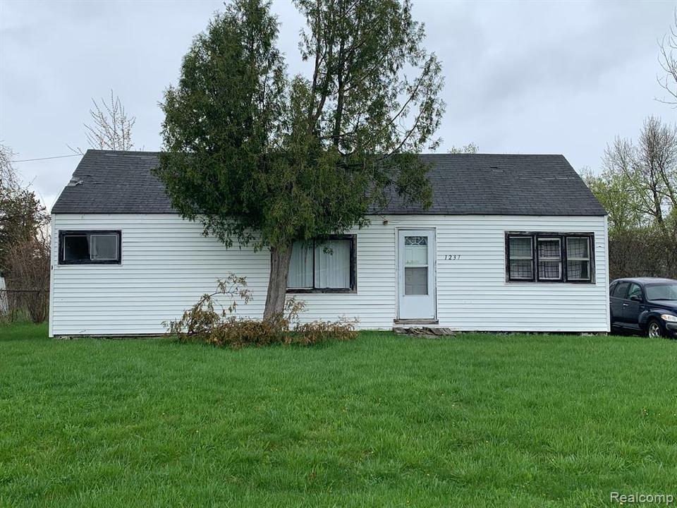 1237 E Harvard Ave, Flint, MI 48505 | 8 Photos - Movoto