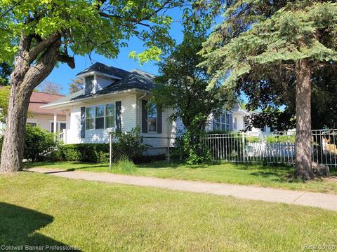 110 N 1st St, Holly, MI 48442 | 35 Photos | MLS #20230041686 - Movoto