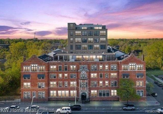 Condo/Townhouse with 2+ Bedrooms for Sale in Detroit MI