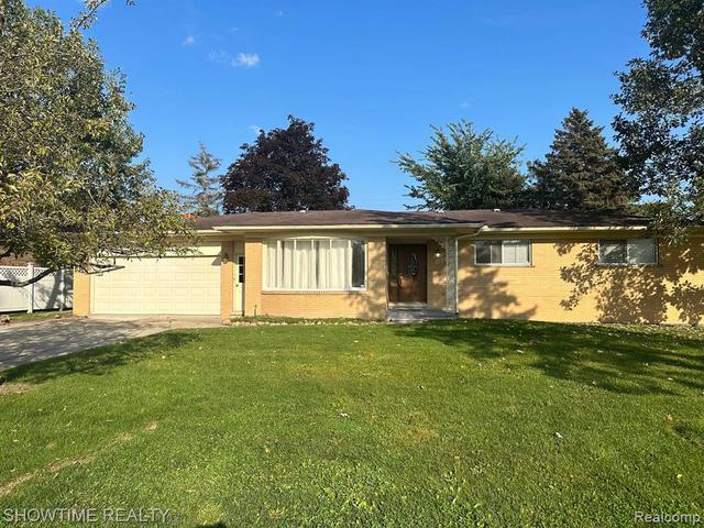 42442 Tessmer Dr, Sterling Heights, MI 48314 | 28 Photos - Movoto