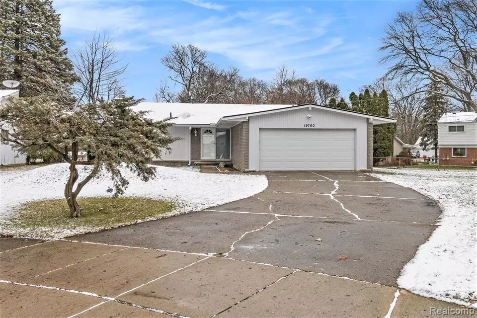 19760 Wildhern Ct, Southfield, MI 48076 | 40 Photos - Movoto