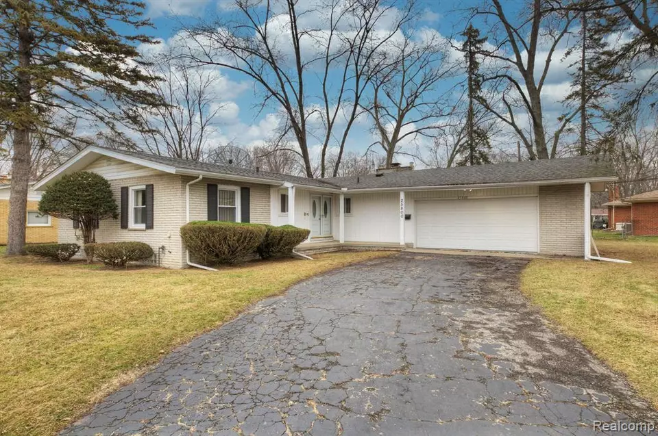 25800 Acacia St, Southfield, MI 48033 | 75 Photos - Movoto