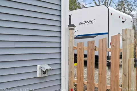 3816 Maple Rd, Fort Gratiot, MI 48059 | 37 Photos - Movoto