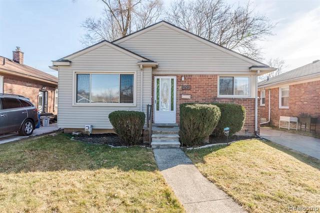 12931 Oak Park Blvd, Oak Park, MI 48237 | 26 Photos - Movoto