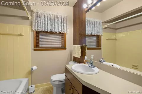 15431 Drake St, Southgate, MI 48195 | 36 Photos - Movoto