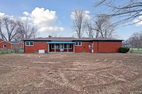 27627 W Huron River Dr, Flat Rock, MI 48134 | 37 Photos - Movoto