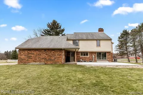 960 Adams Rd, Milford, MI 48381 | 53 Photos - Movoto