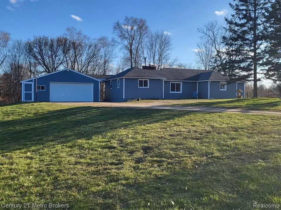 3811 Davison Rd, Lapeer, MI 48446 | 18 Photos - Movoto