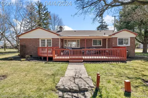 3496 N River Rd, Fort Gratiot, MI 48059 | 39 Photos - Movoto