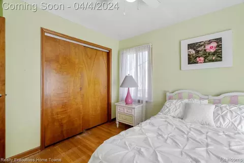 3496 N River Rd, Fort Gratiot, MI 48059 | 39 Photos - Movoto