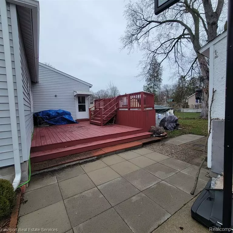 4080 Velma Dr, Fort Gratiot, MI 48059 | 18 Photos - Movoto