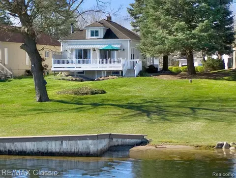 Walled Lake, MI Single Family Homes For Sale - Movoto