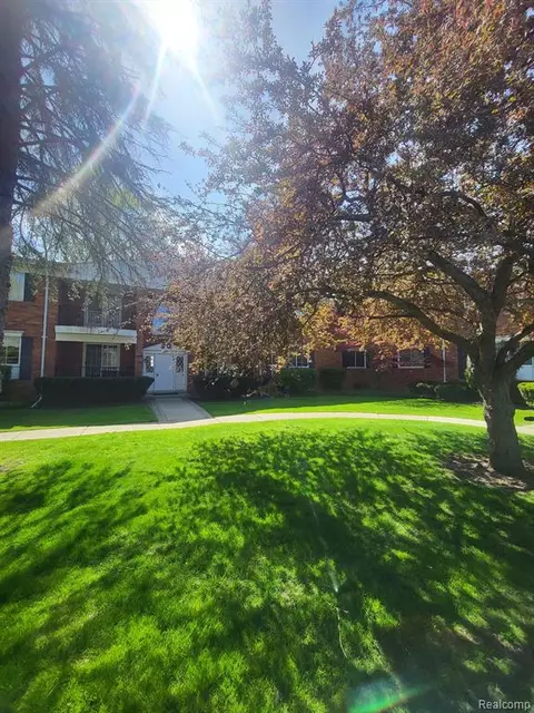 1775 Huntingwood Ln #B, Bloomfield Hills, MI 48304 | 17 Photos - Movoto