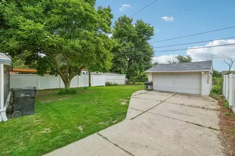 15061 Pennsylvania Ave, Allen Park, MI 48101 | 38 Photos - Movoto