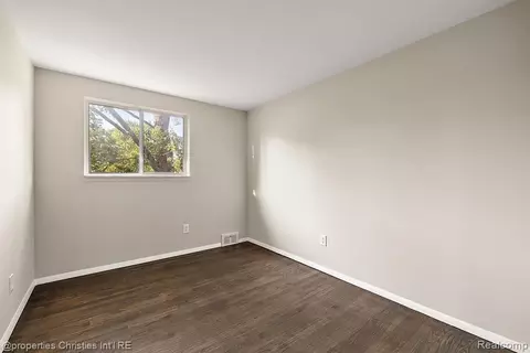 19810 Silver Spring St, Southfield, MI 48076 | 29 Photos - Movoto